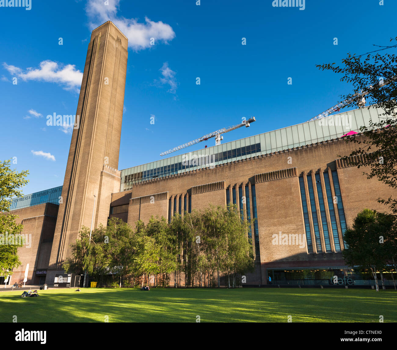 The Tate Modern northern facade on a sunny day Stock Photo - Alamy