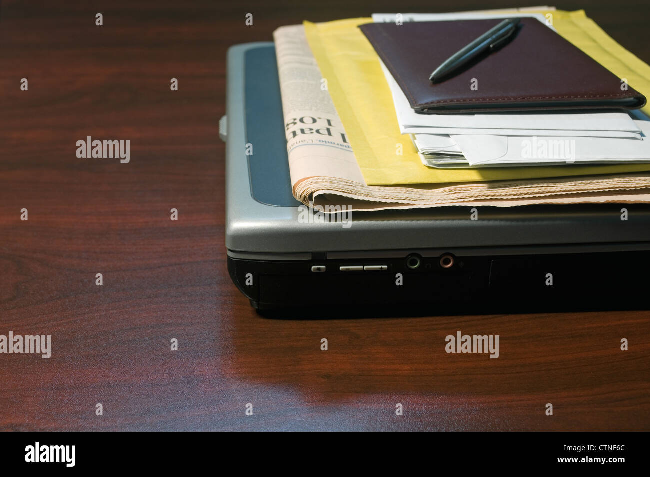 Paper piled up desk hi-res stock photography and images - Alamy