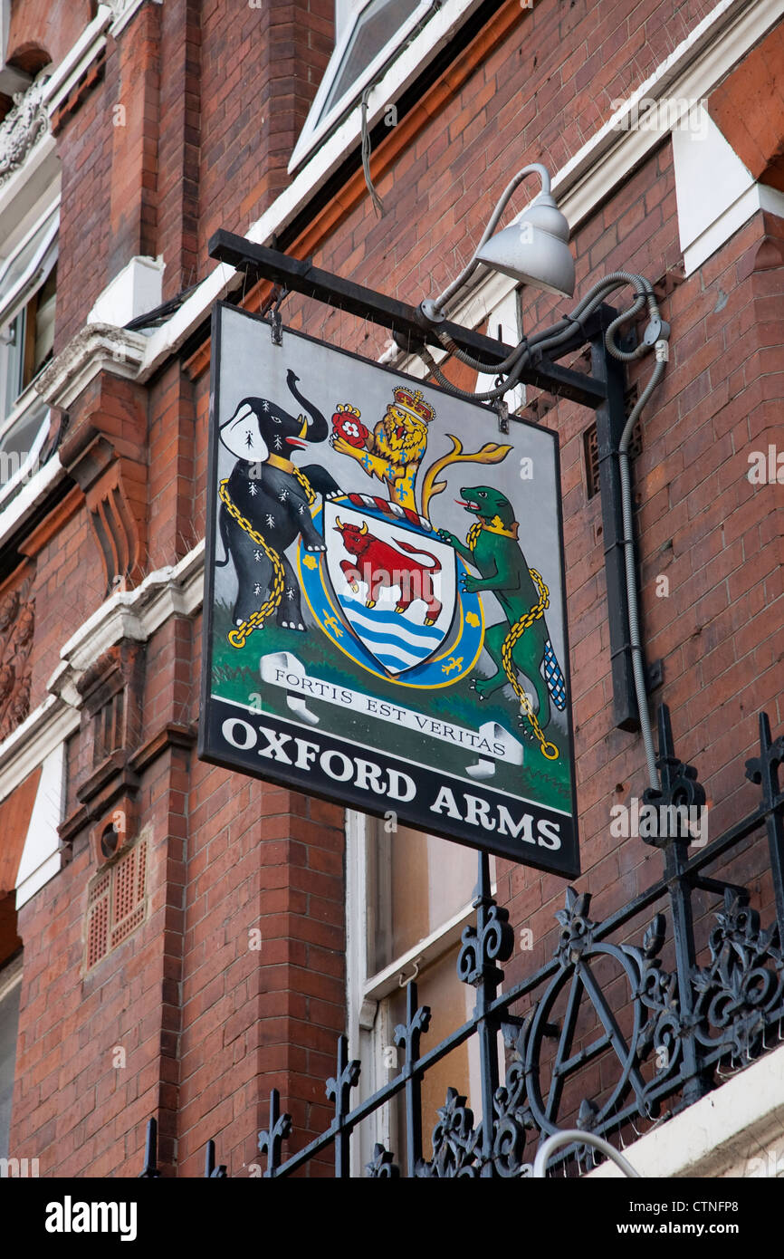 Oxford arms hi-res stock photography and images - Alamy