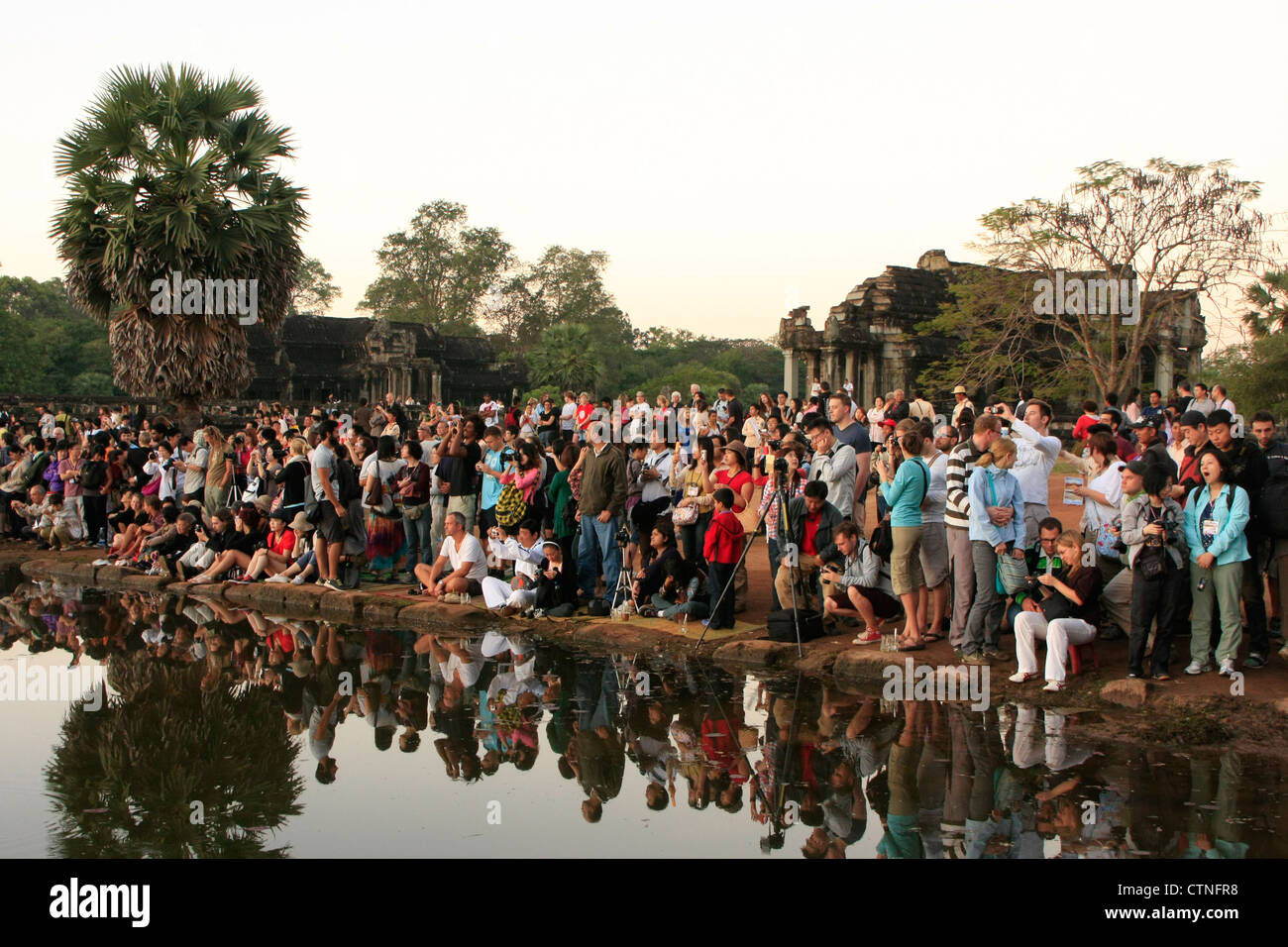 People photographing sunrise at Angkor Wat, Siem Reap, Cambodia Stock ...