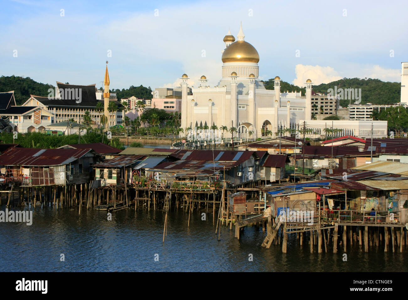 Brunei kampong ayer mosque hi-res stock photography and images - Alamy