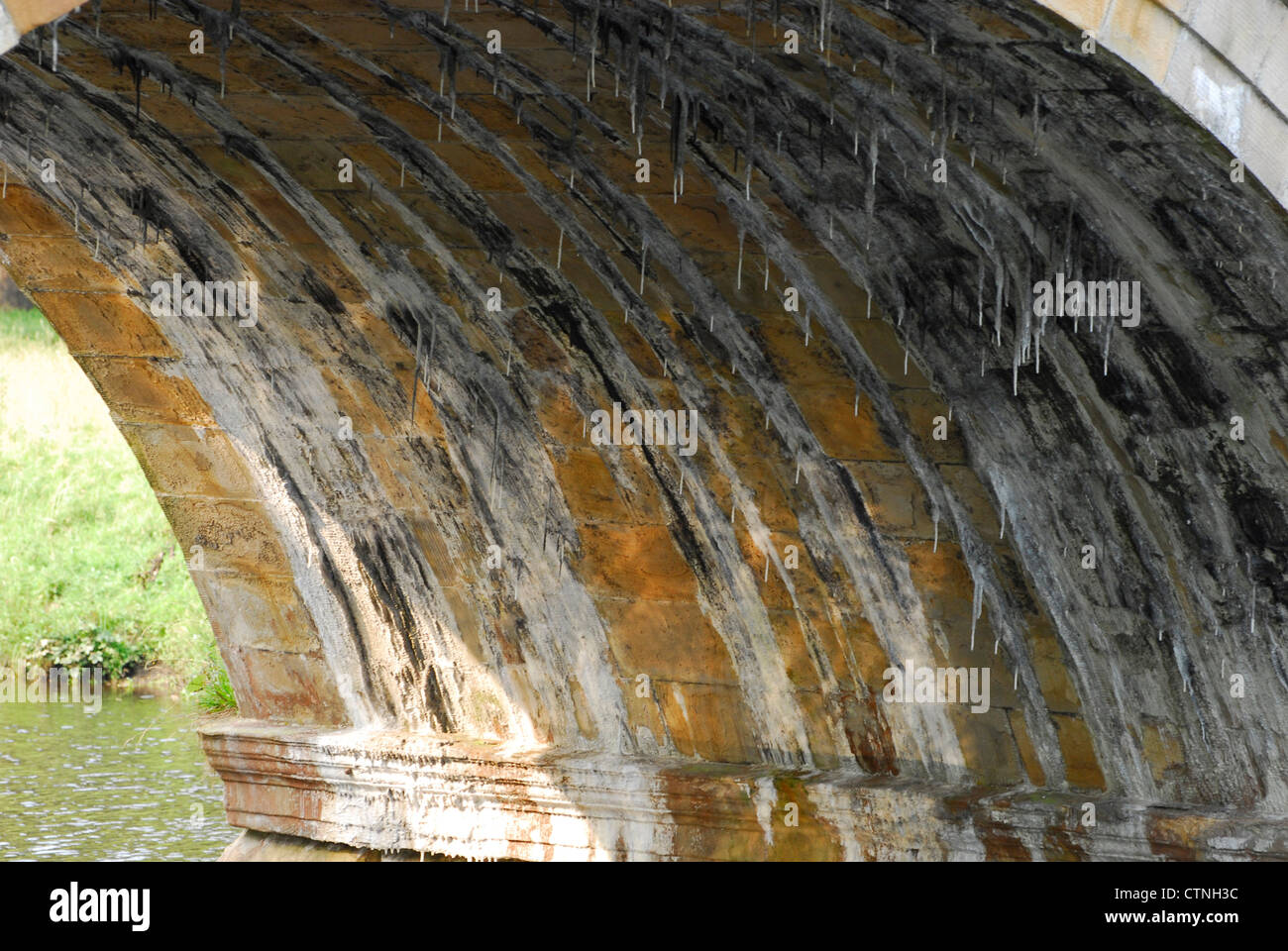 Underside of bridge hi-res stock photography and images - Alamy