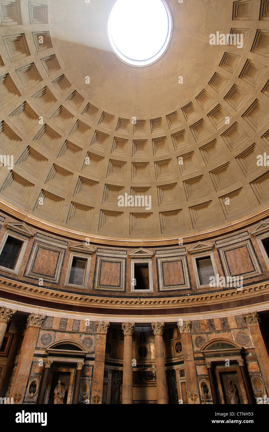 Italy rome pantheon dome skylight hi-res stock photography and images ...