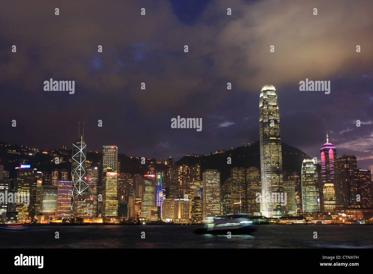 Illuminated skyline hong kong hi-res stock photography and images - Alamy