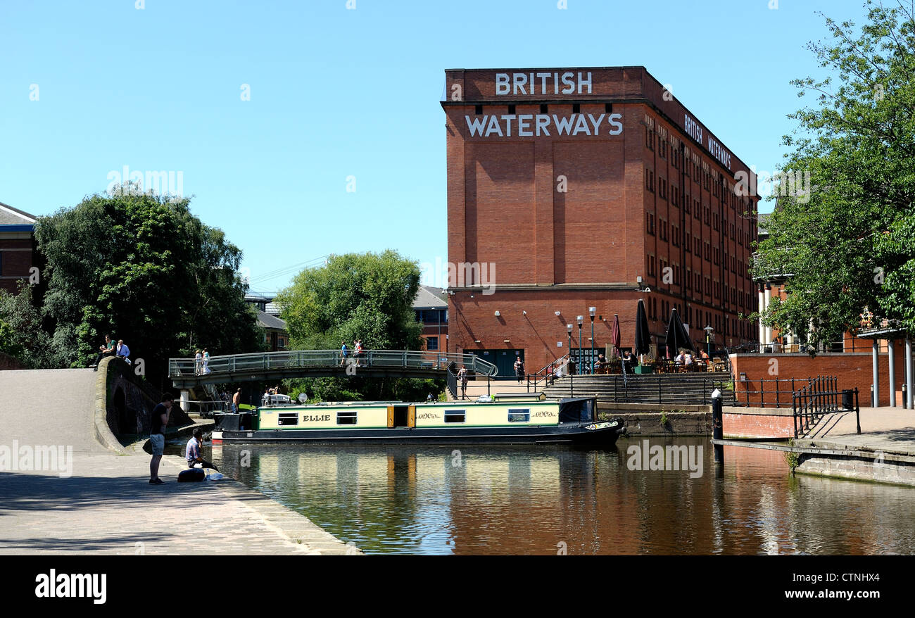 canal boat turning in front of the british waterways building ...
