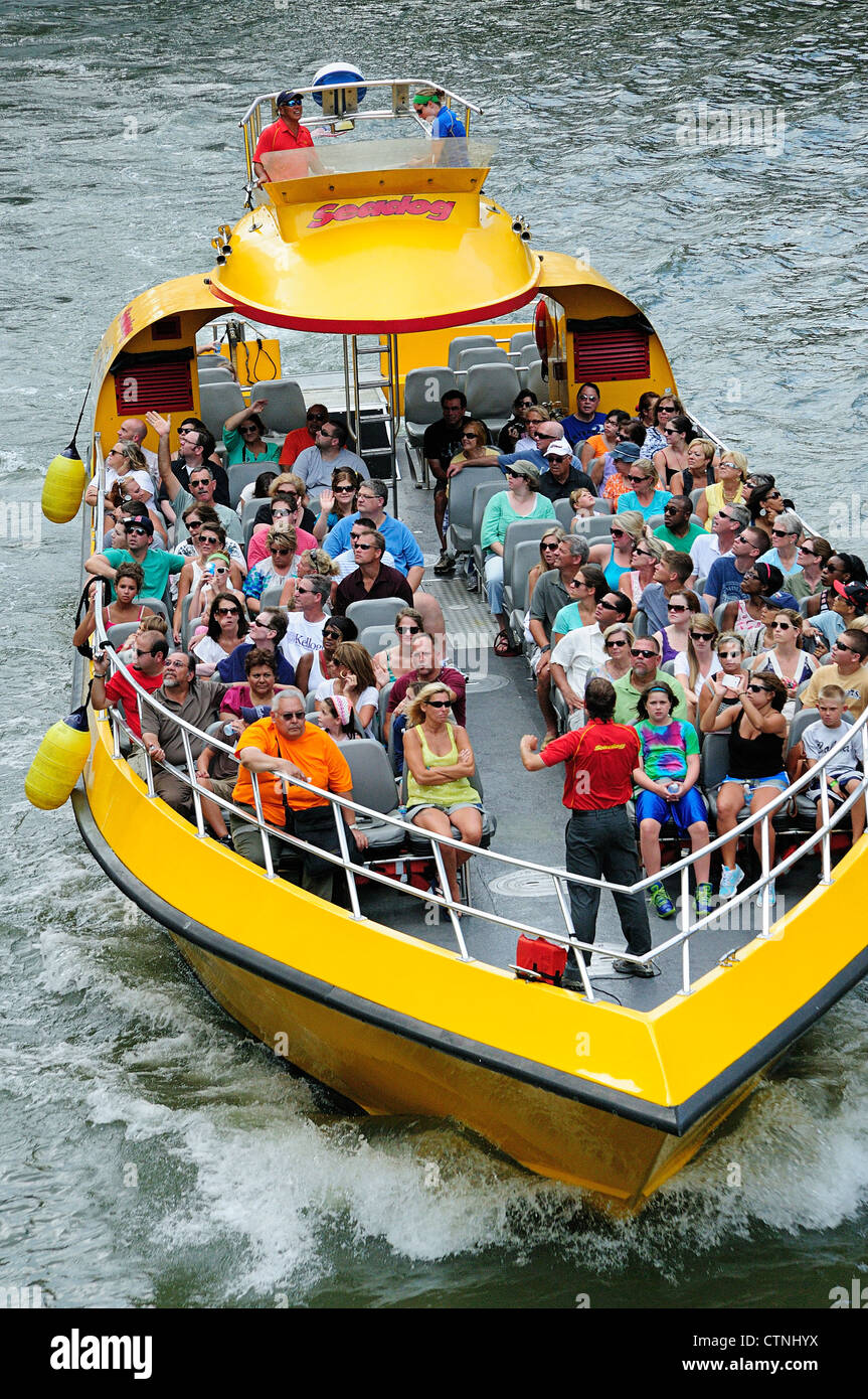 The Seadog, one of Chicago's architectural tour boats, packed with ...