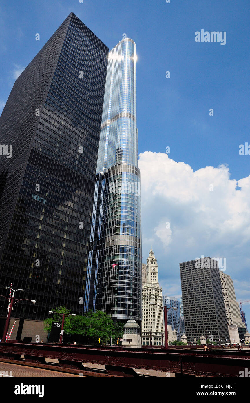Shiny new Trump Tower standing tall next to darker IBM building in ...