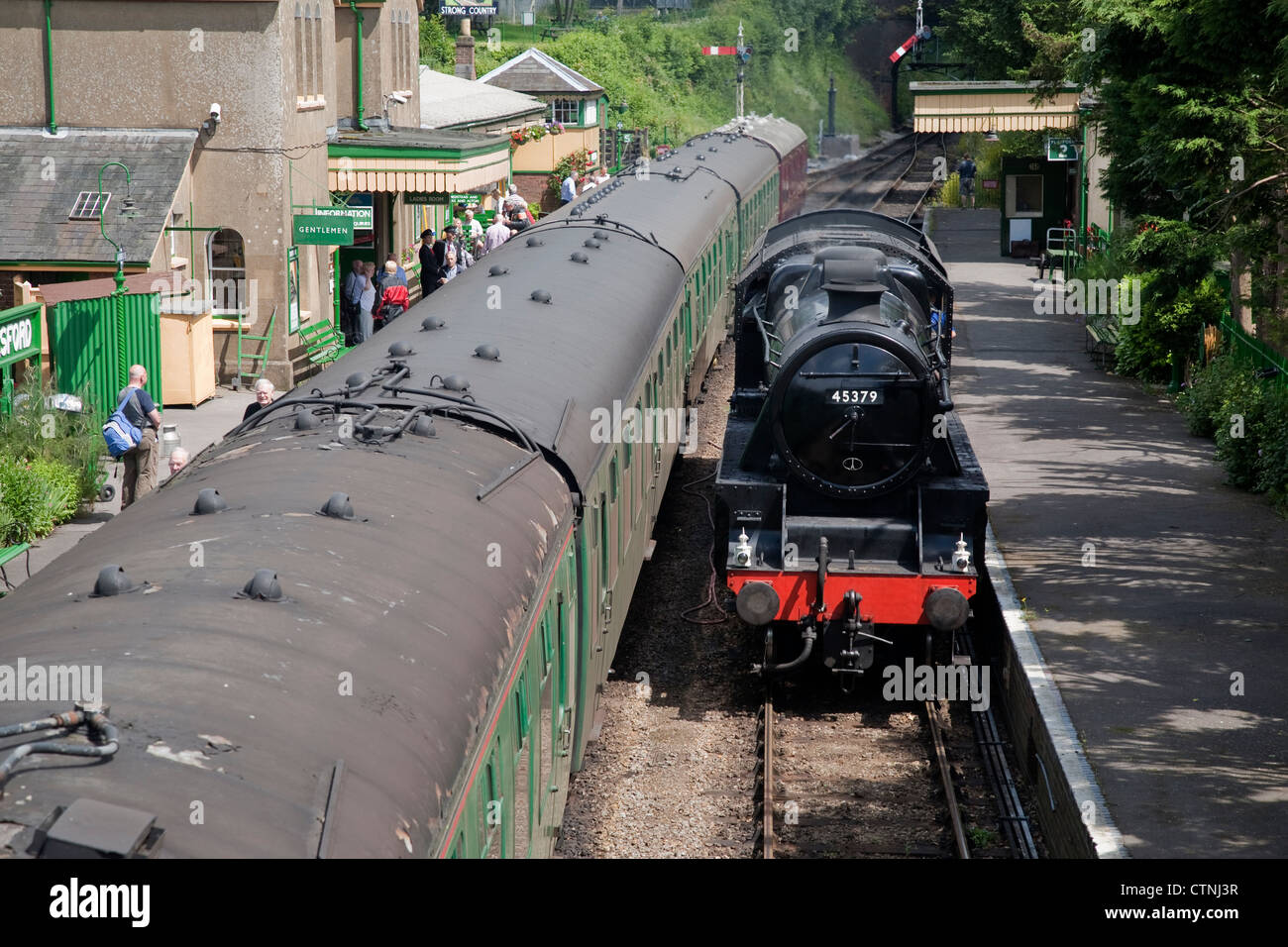 Steam Train at Alresford Railway Station, Watercress Line - Mid Hants ...