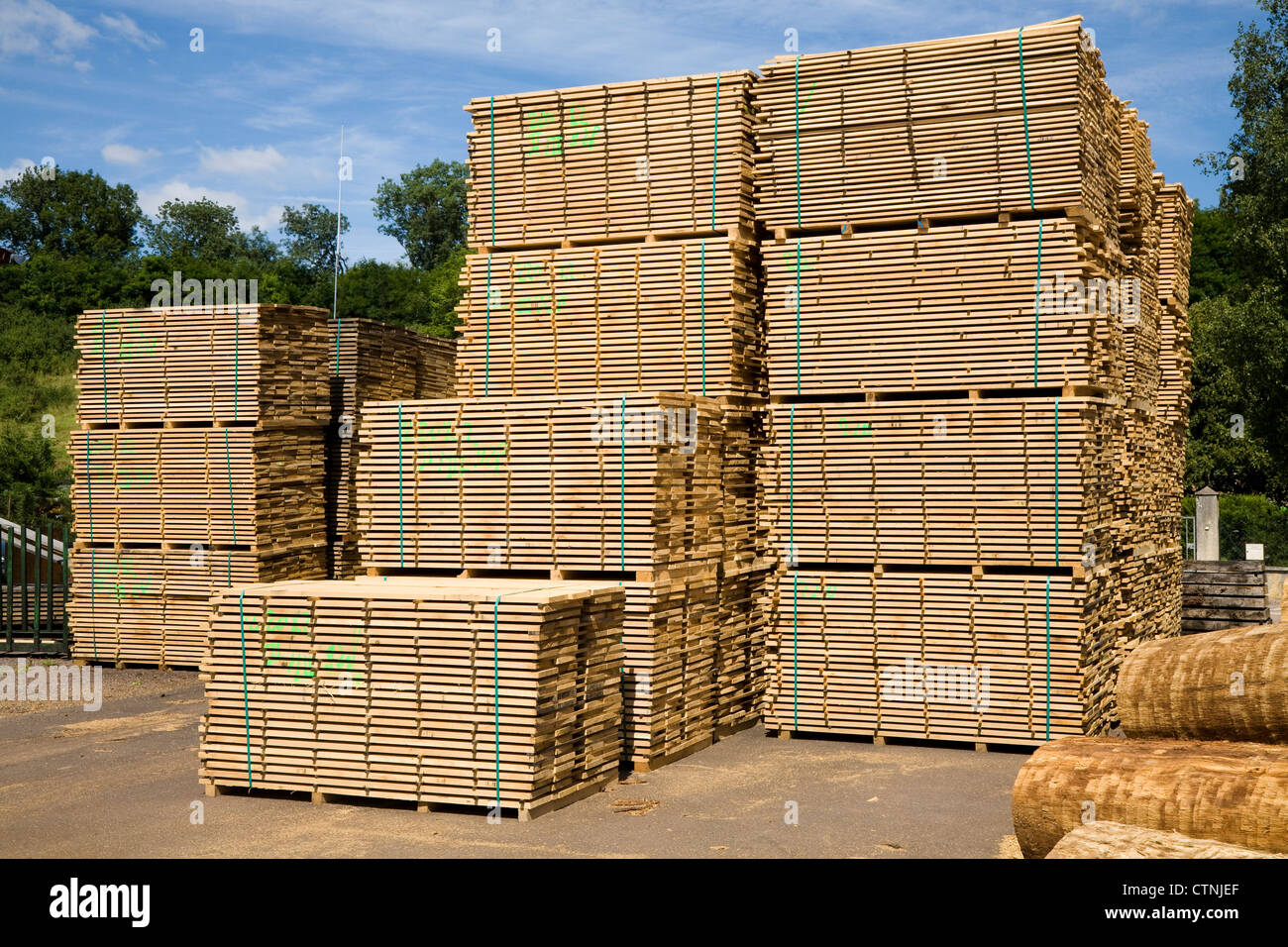 Planks in stacks hi-res stock photography and images - Alamy