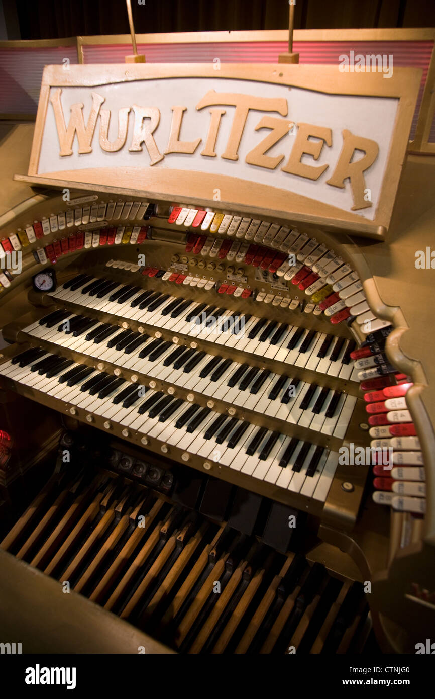 Wurlitzer theatre pipe organ in the concert hall at the Musical Museum ...