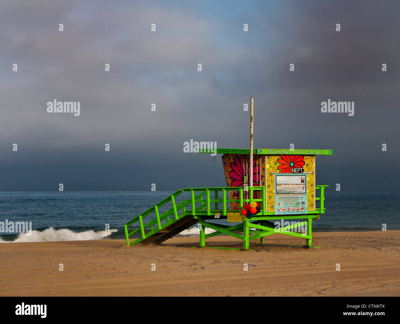 California lifeguard tower hi-res stock photography and images - Alamy