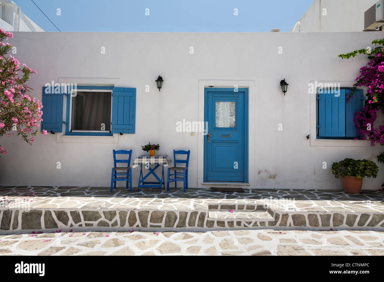 Traditional Greek island house in Antiparos, Greece Stock Photo - Alamy