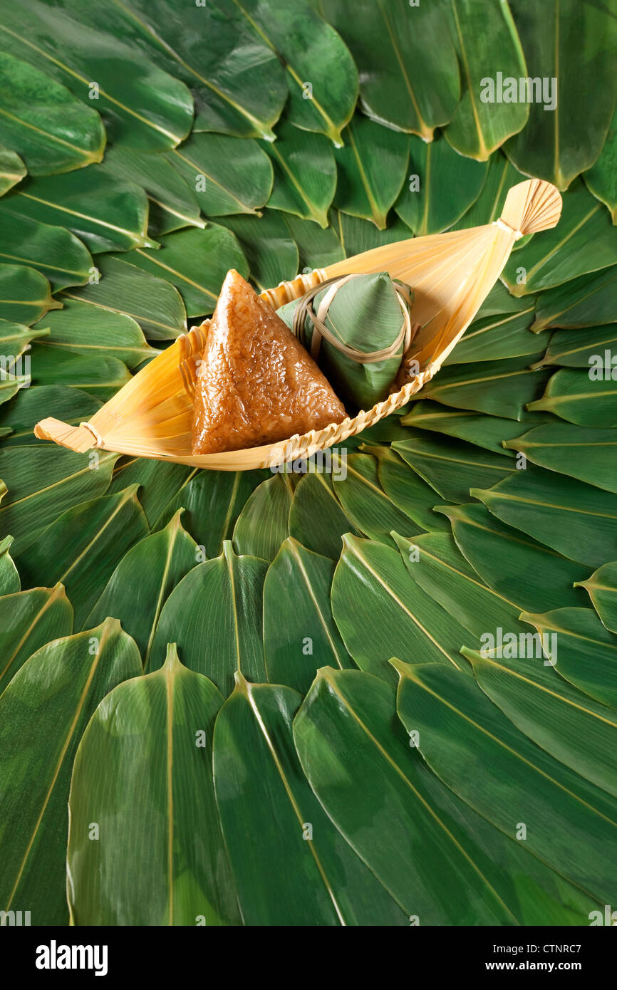 Zongzi and Zongzi leaves Stock Photo - Alamy