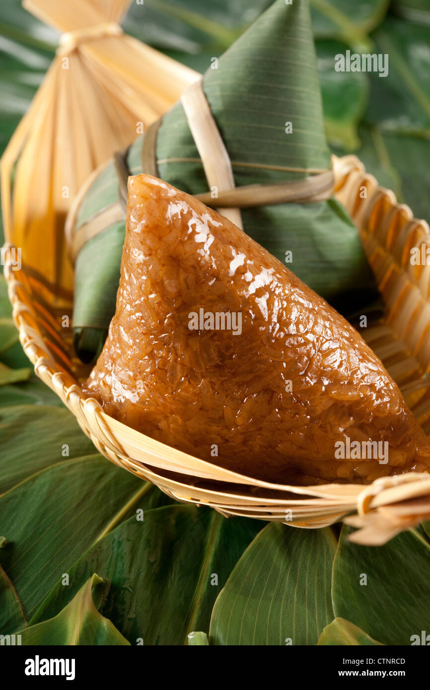 Zongzi and Zongzi leaves Stock Photo - Alamy