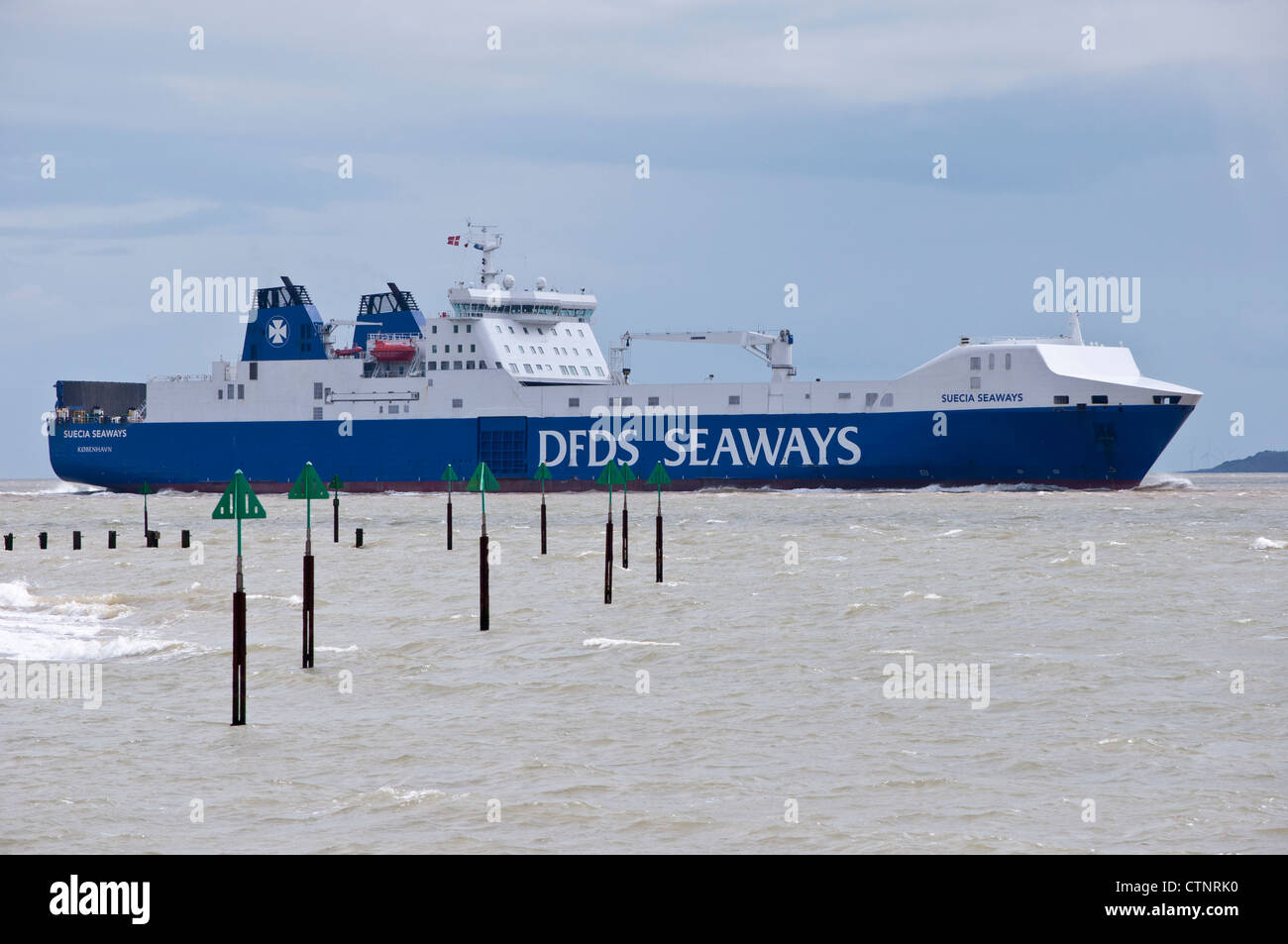 DFDS “Suecia Seaways” Ro-ro cargo ferry entering Felixstowe harbour ...