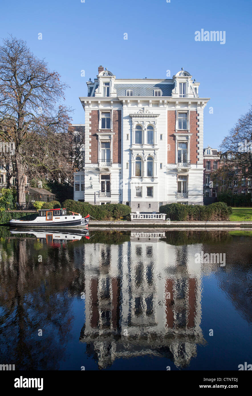 Typical amsterdam canal hi-res stock photography and images - Alamy
