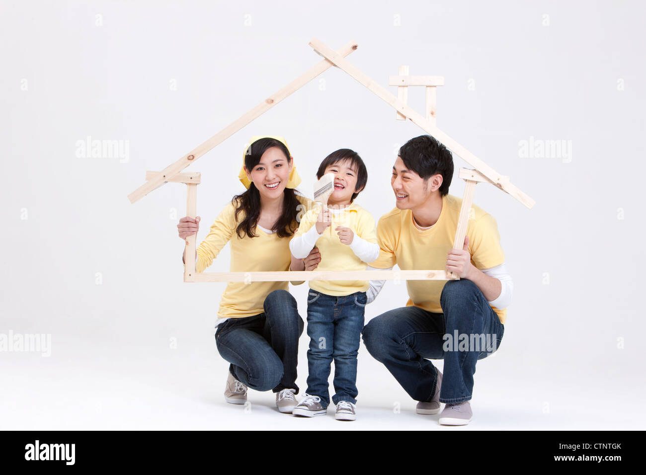 Young family doing home DIY Stock Photo - Alamy