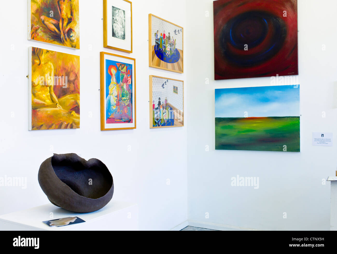 Works of art in a gallery hi-res stock photography and images - Alamy