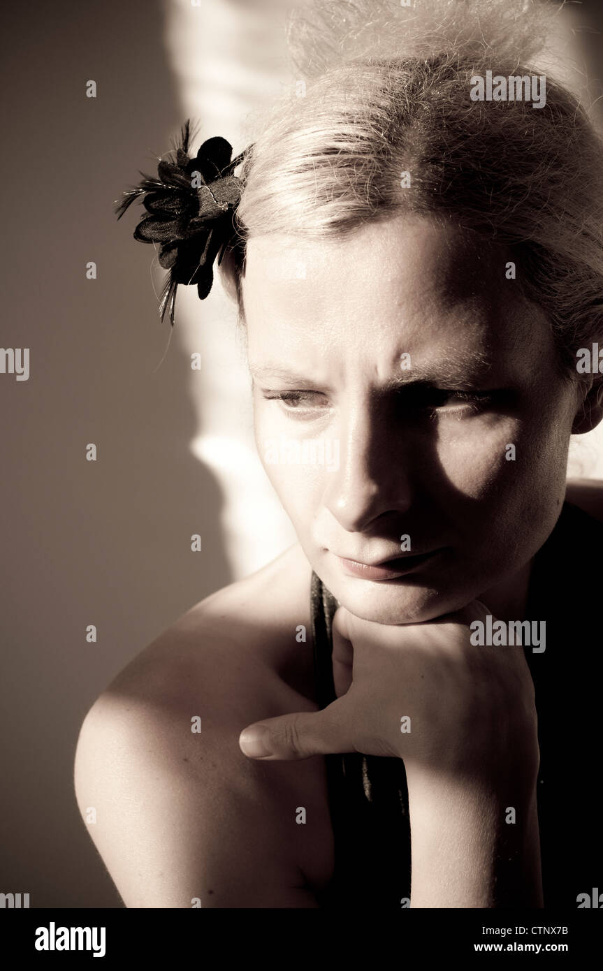 Young woman leaning on her hand Stock Photo - Alamy