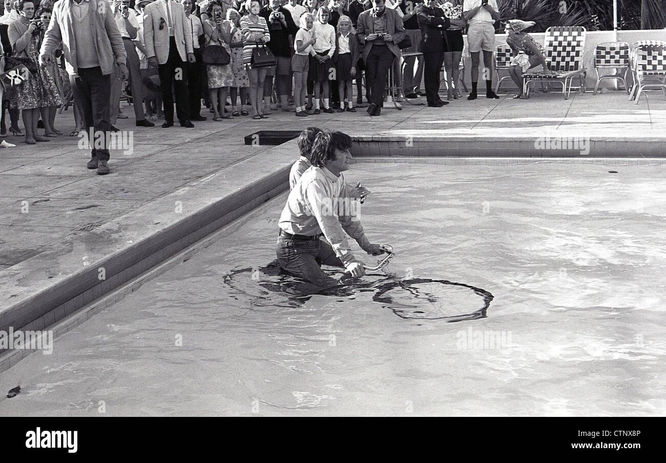 George harrison help beatles 1965 hi-res stock photography and images ...