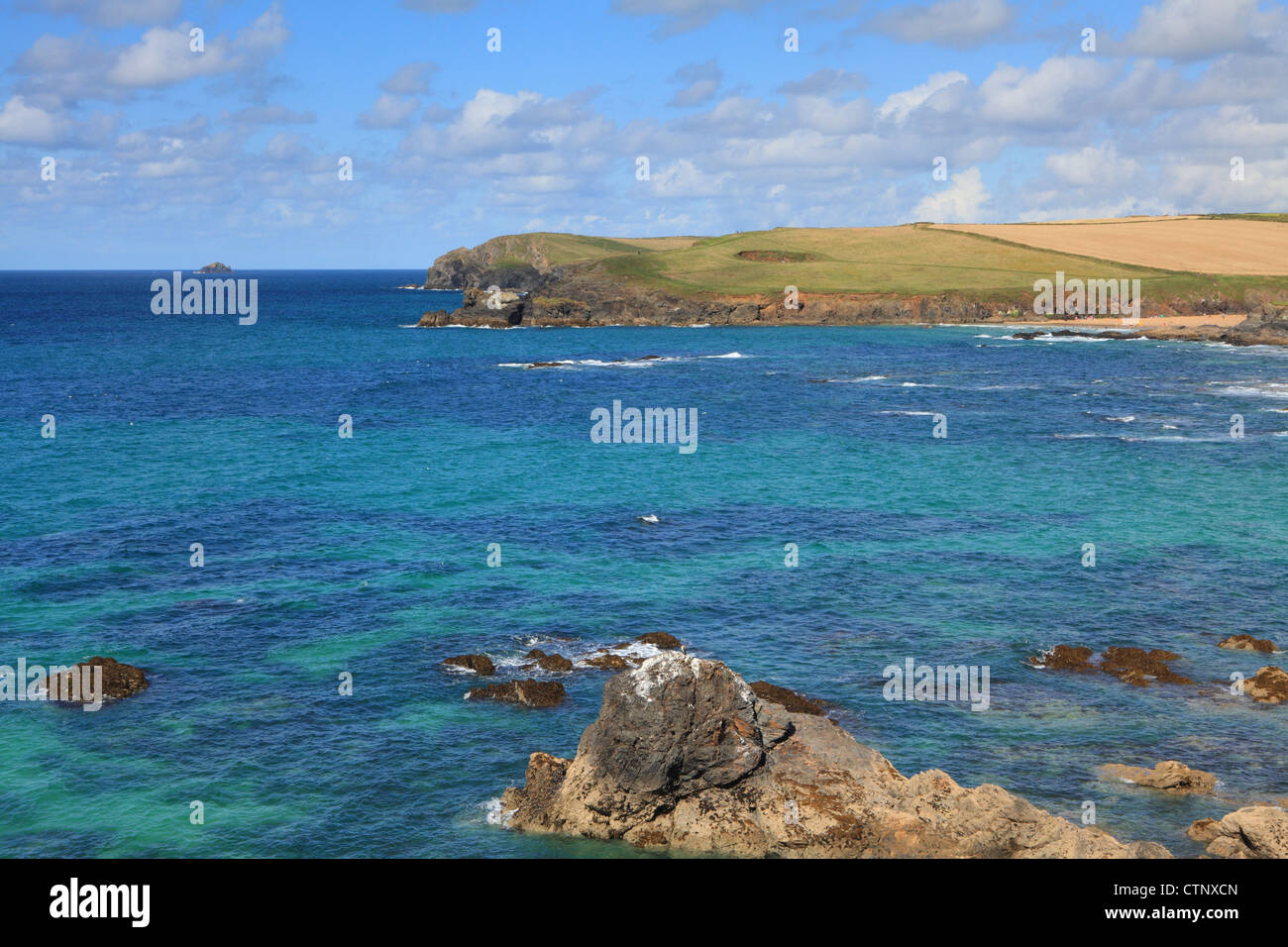 Padstow bay at high tide cornwall hi-res stock photography and images ...