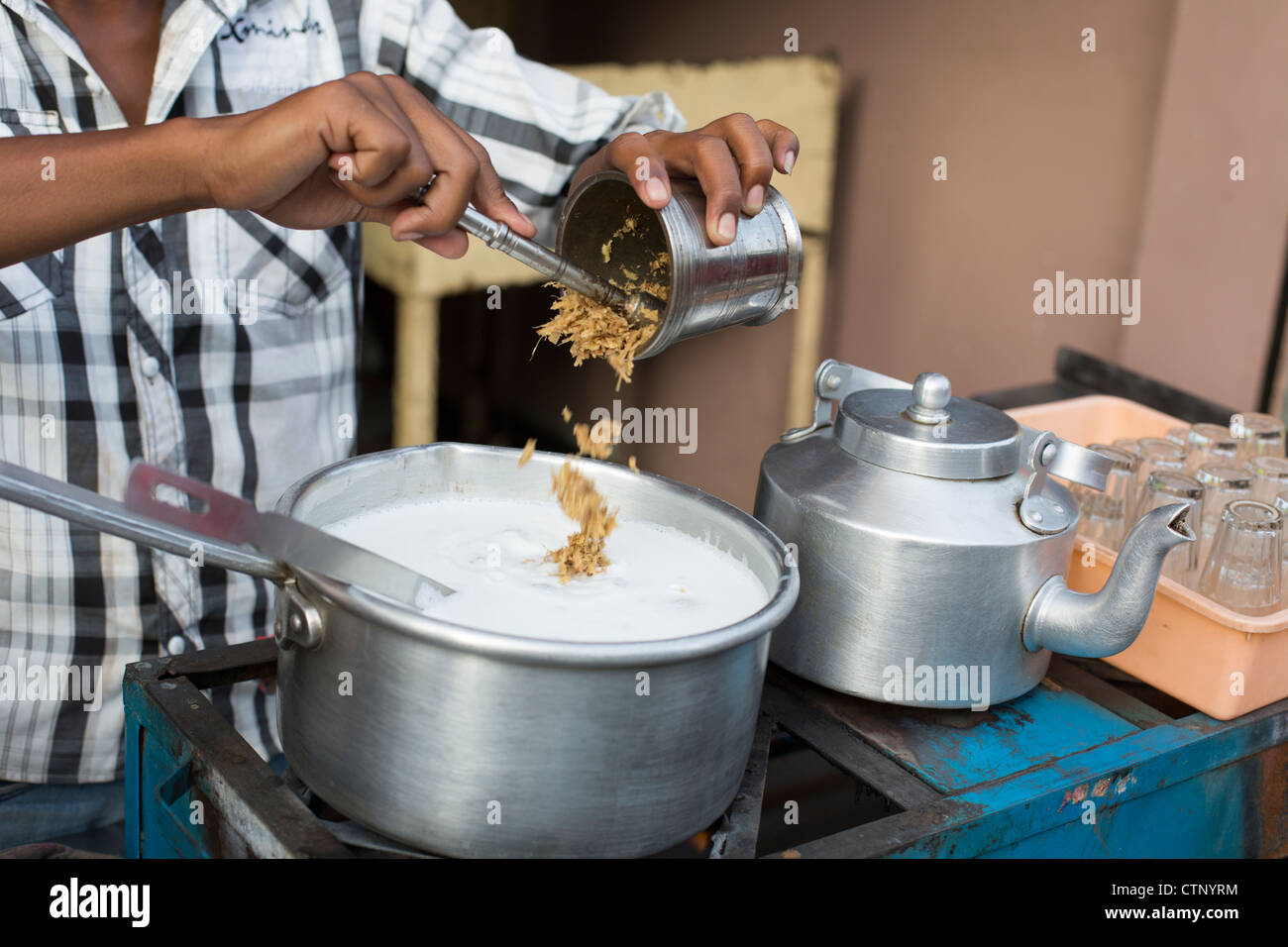 Indian tea vendor hi-res stock photography and images - Alamy