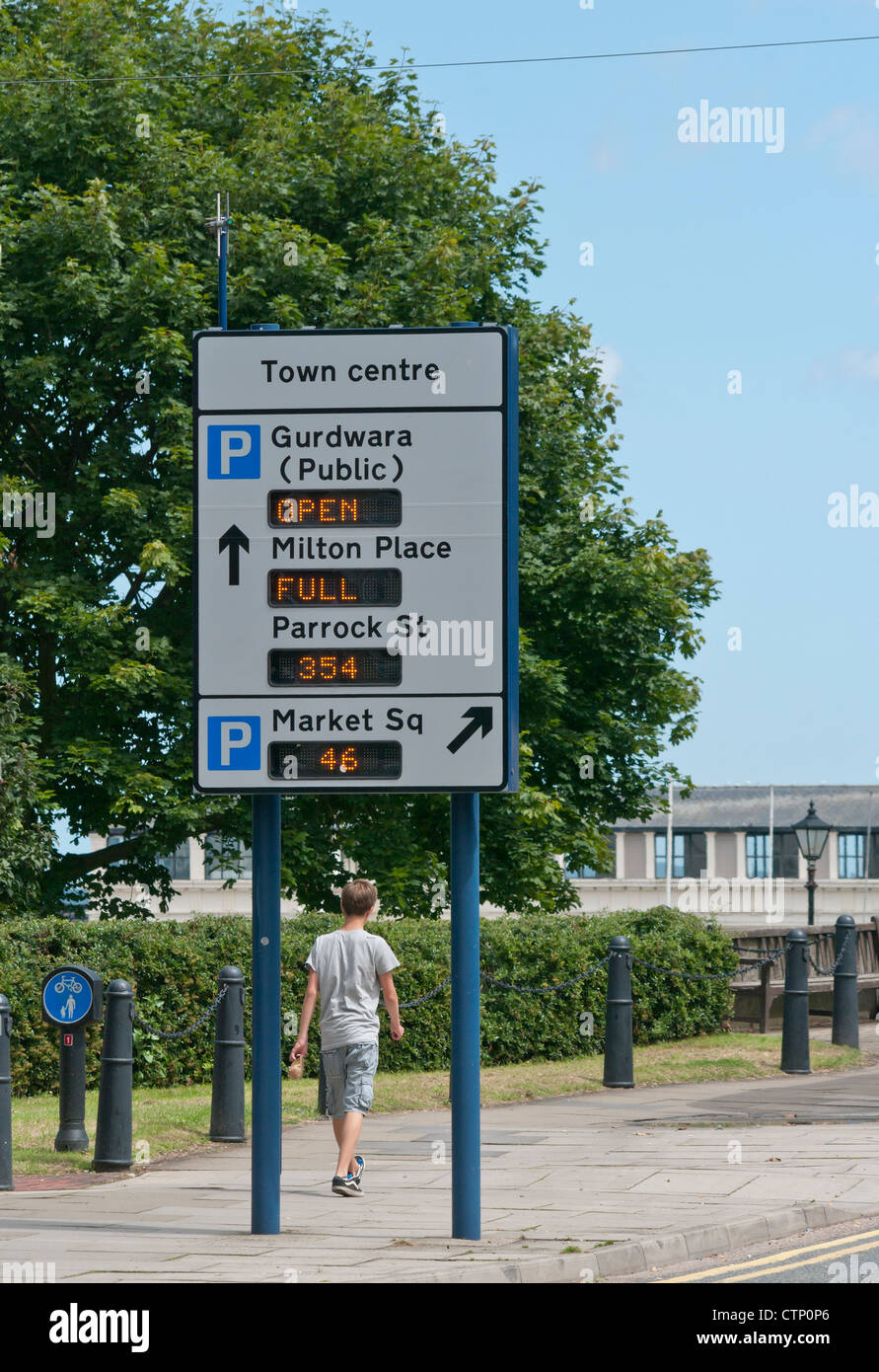 Sign carpark uk hi-res stock photography and images - Alamy