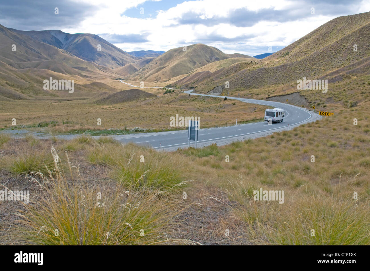 Lindis Pass in New Zealand's South Island Stock Photo - Alamy