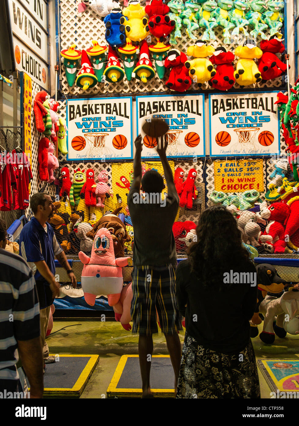 Basketball Throw Carnival Sign 501 Carnival Basketball Stock Photos,