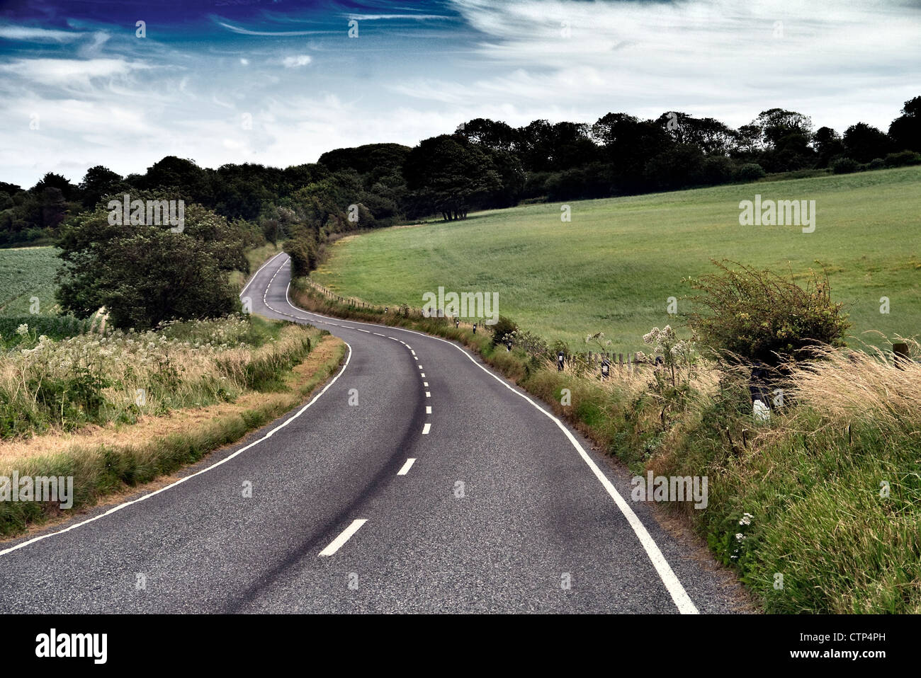 Country road in kent hi-res stock photography and images - Alamy