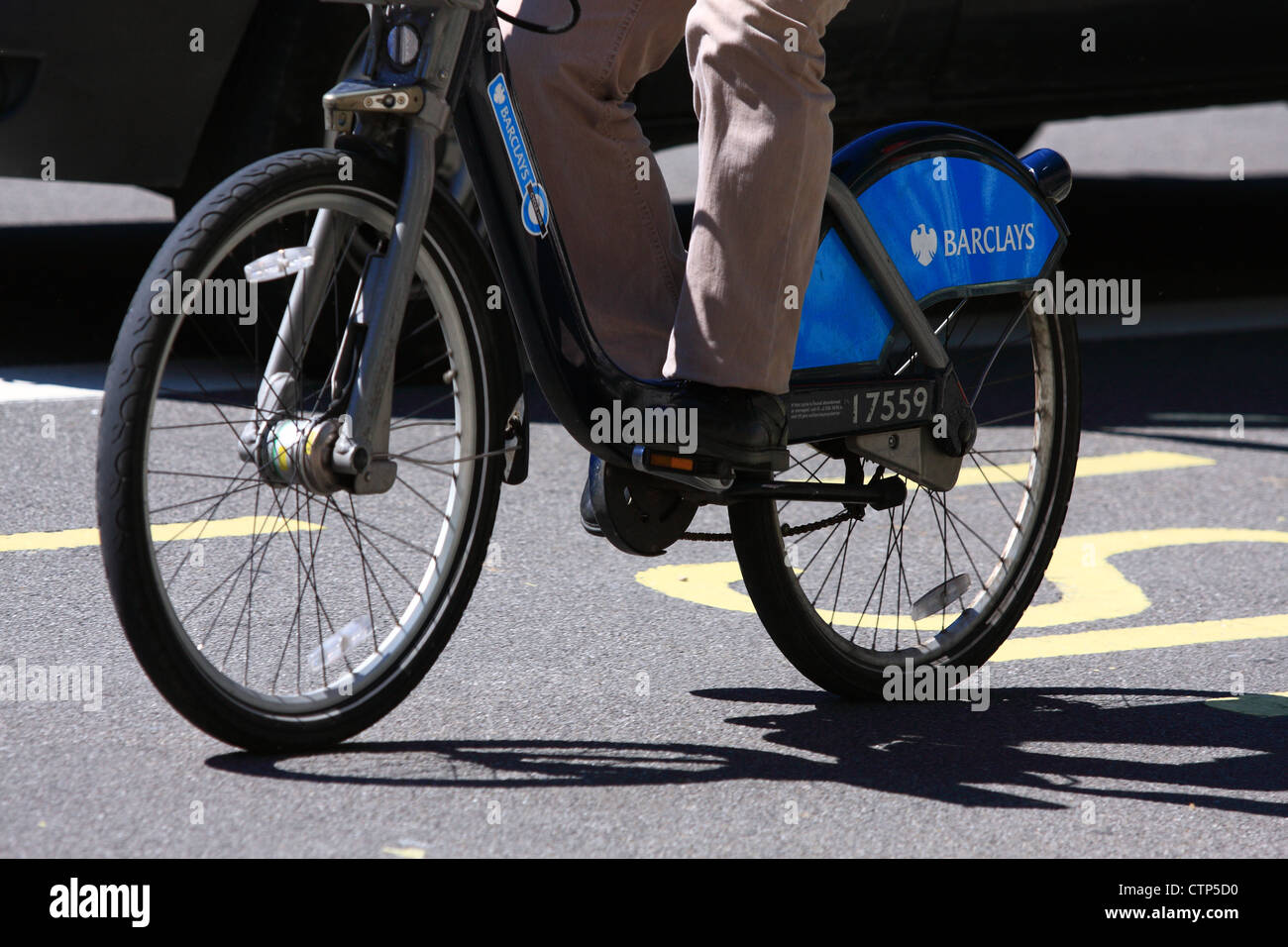 Boris bike commuter hi-res stock photography and images - Alamy