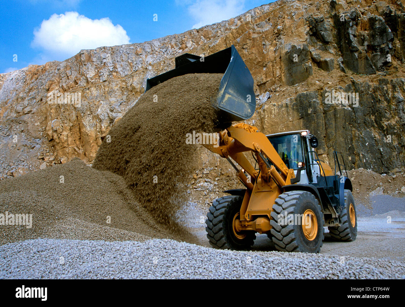 Wheeled Loader, quarry site Stock Photo - Alamy