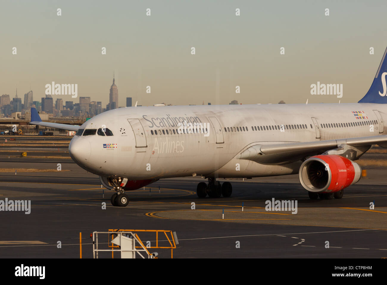 SAS Airlines Boeing in Newark Airport Stock Photo - Alamy