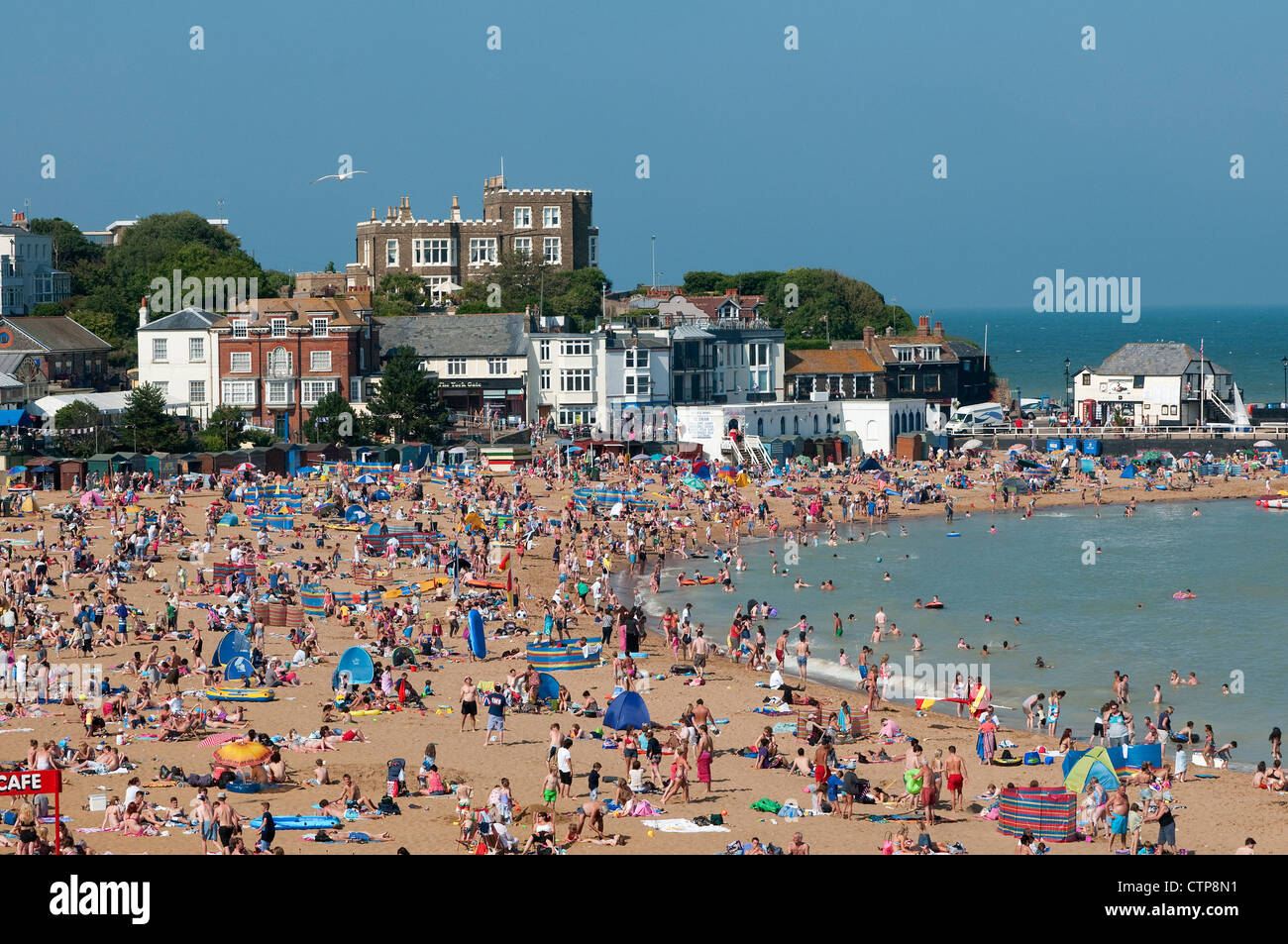 broadstairs beach, kent, england Stock Photo - Alamy