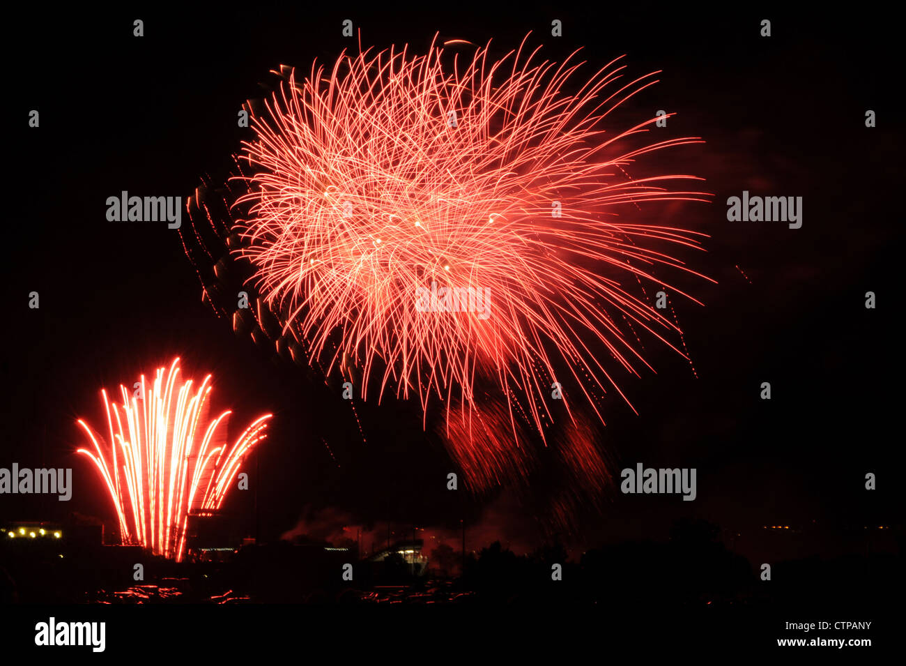 Fireworks entertainment hi-res stock photography and images - Alamy