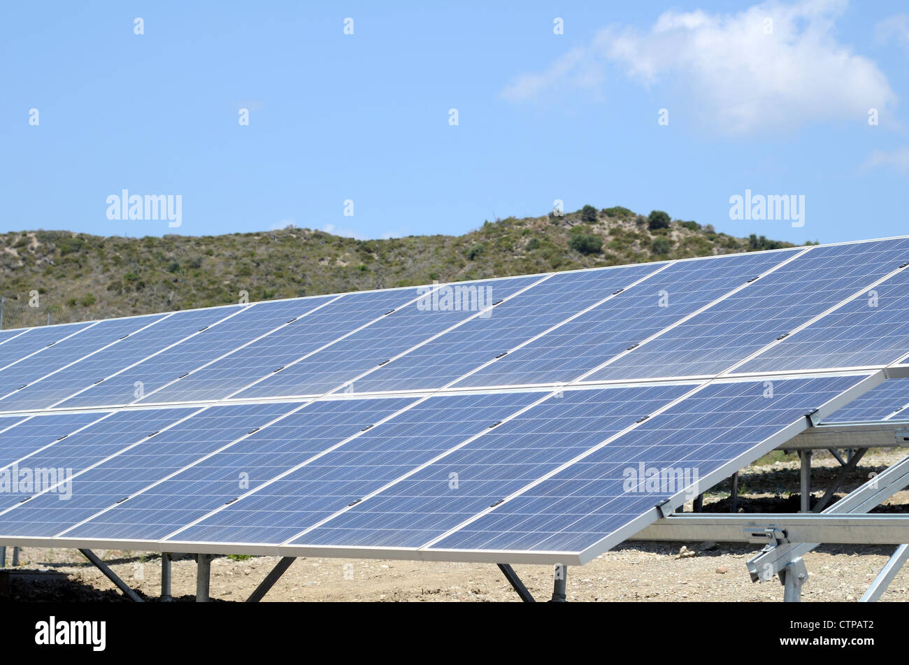 Bank of solar panels hi-res stock photography and images - Alamy