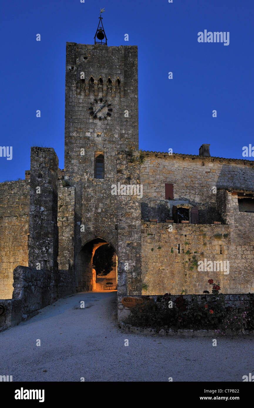 Entrance gate of the mediaeval fortified village Larressingle at night ...