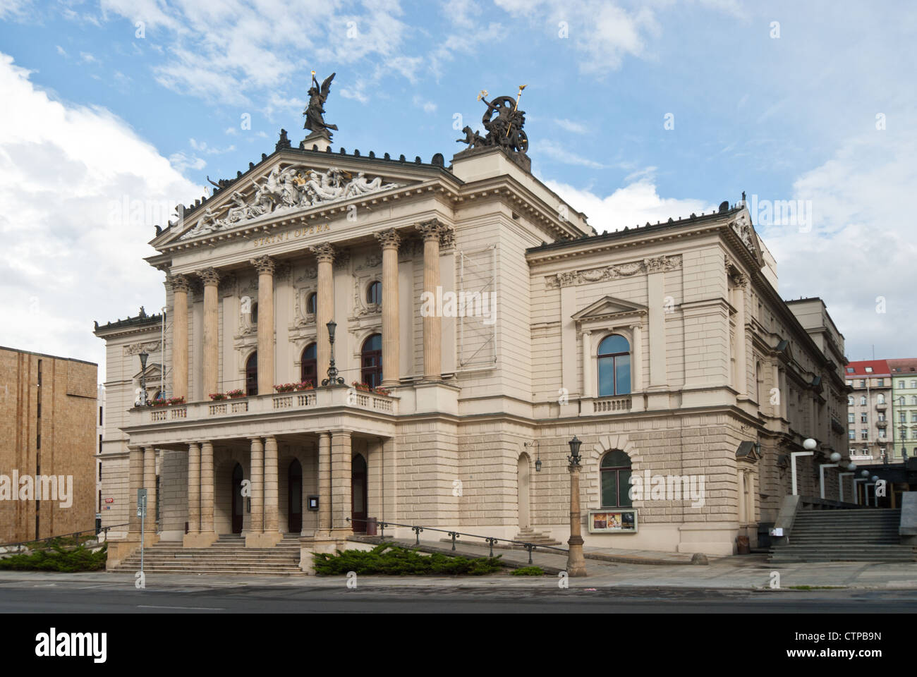 Opera theater building hi-res stock photography and images - Alamy