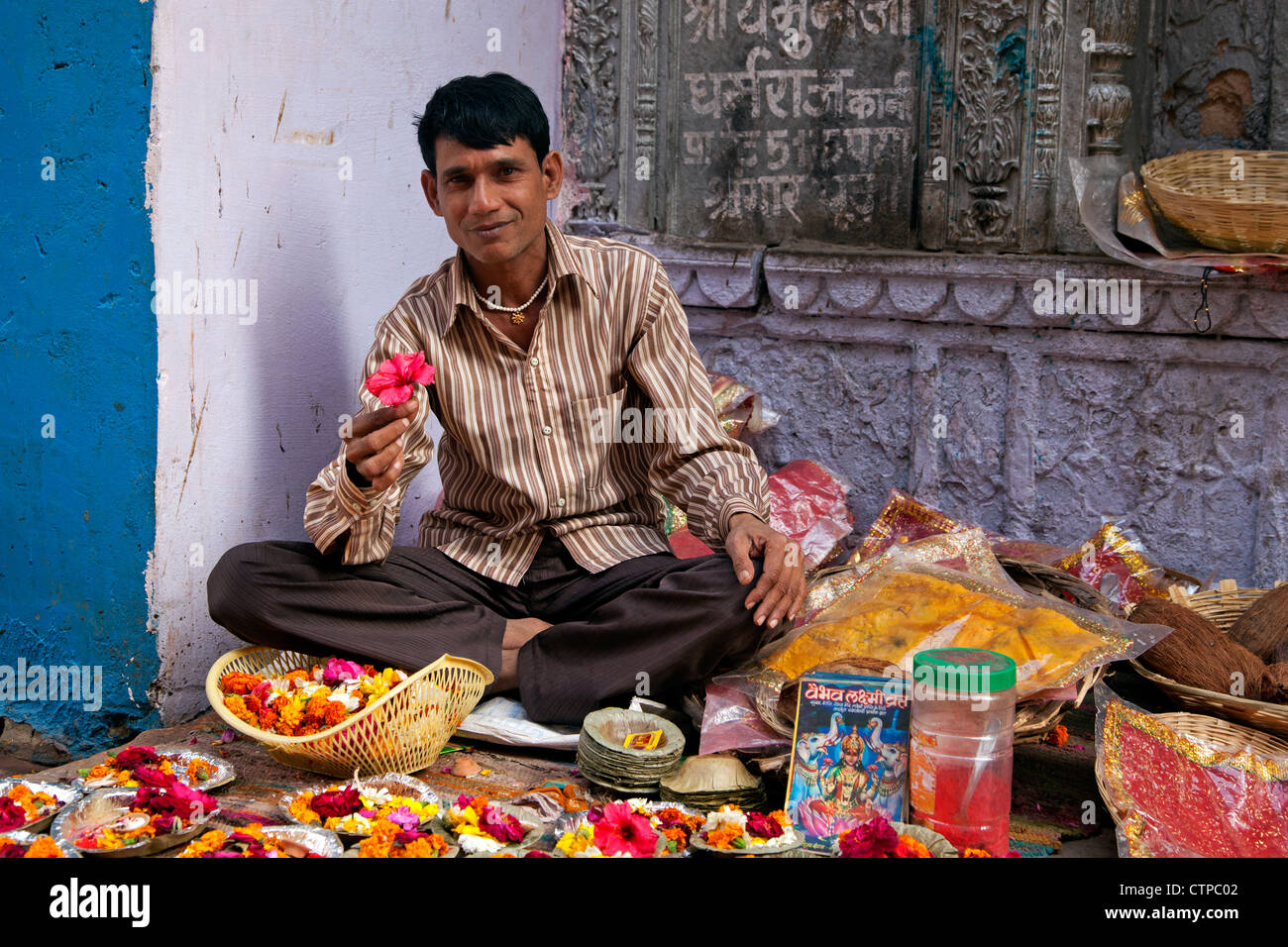 Selling flowers in india hi-res stock photography and images - Alamy