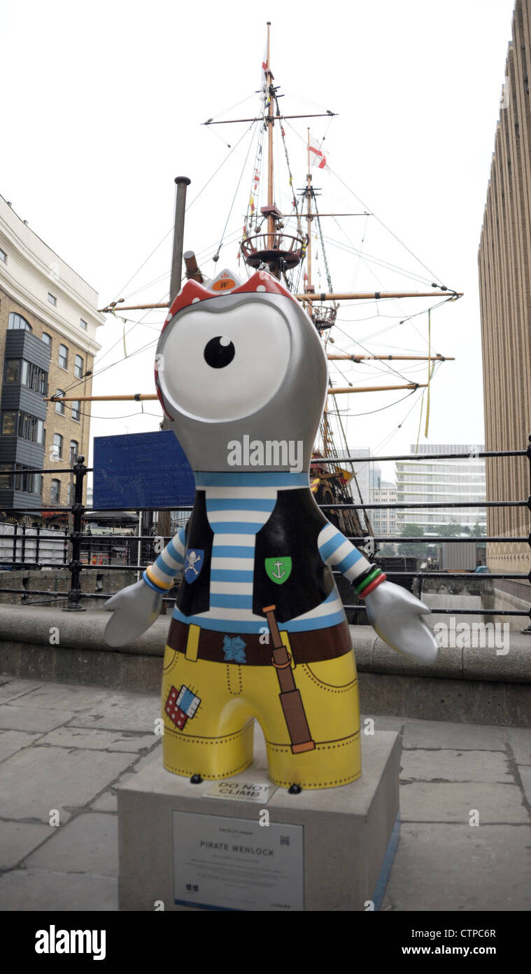 Ship mascot hi-res stock photography and images - Alamy