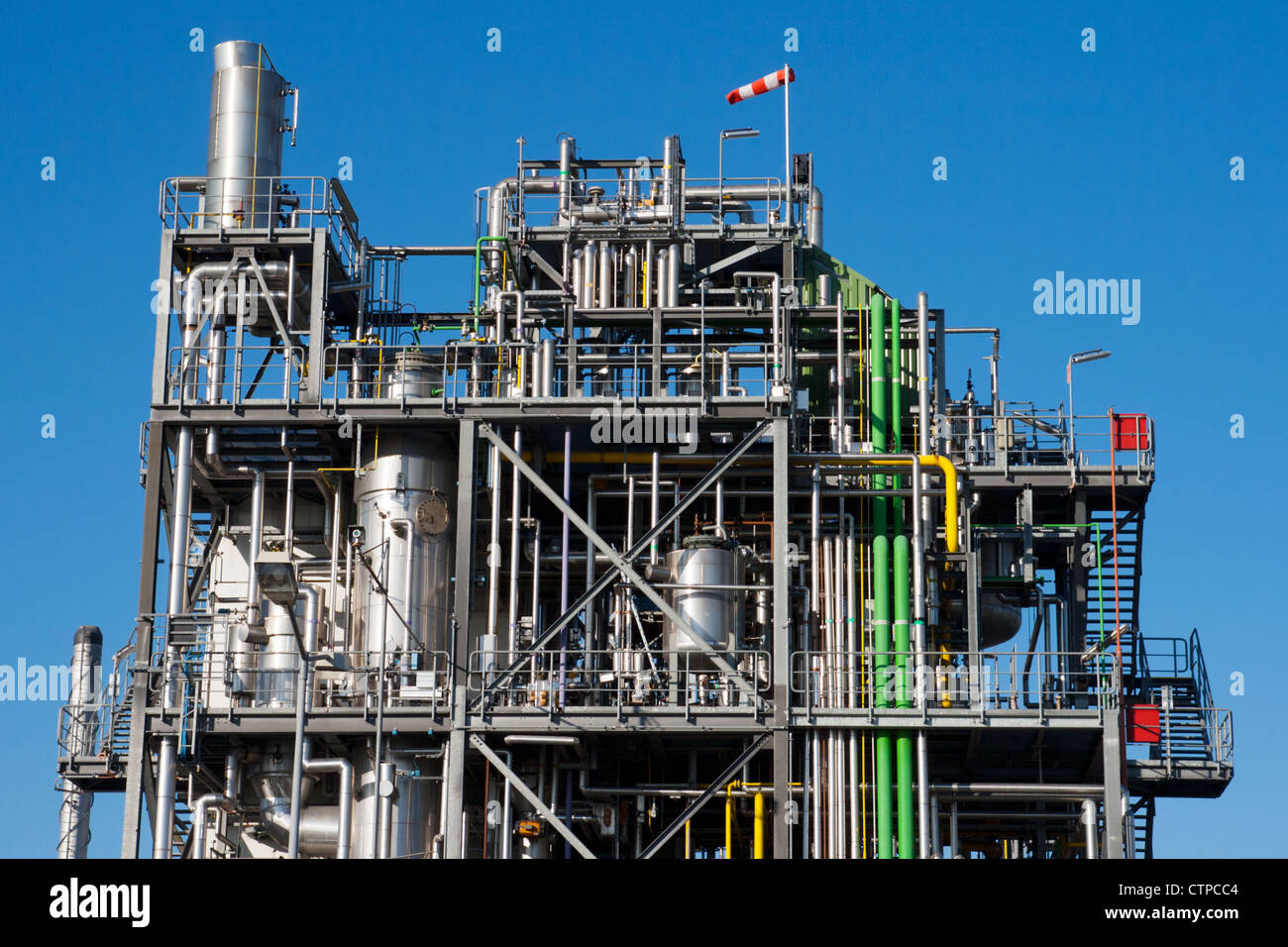 Chemical plant hi-res stock photography and images - Alamy