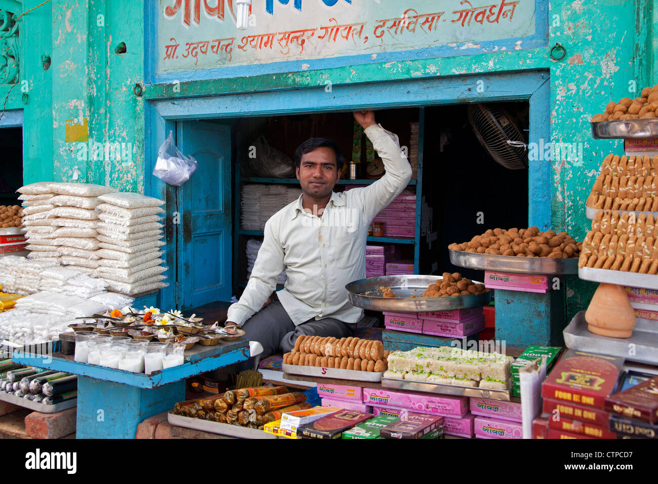 Shopkeeper selling hi-res stock photography and images - Alamy