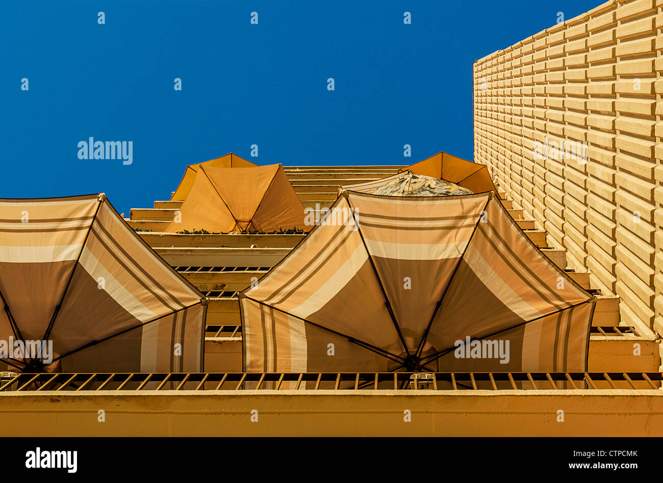 Umbrellas building hi-res stock photography and images - Alamy