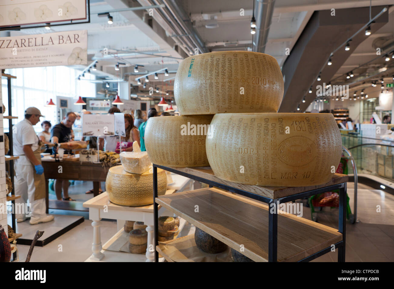 Eataly rome hi-res stock photography and images - Alamy