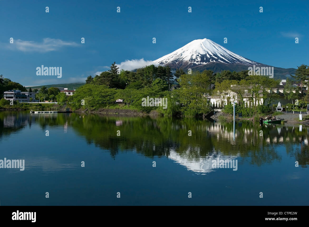 Mount Fuji from Kawaguchiko lake in Japan during the sunrise with ...