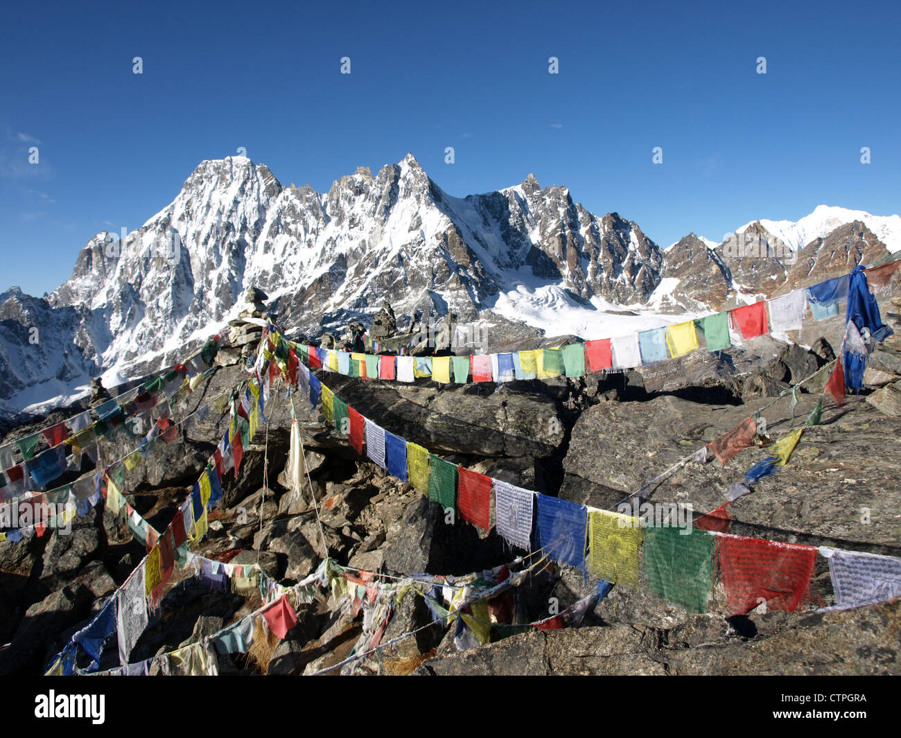 Everest prayer flag hi-res stock photography and images - Alamy