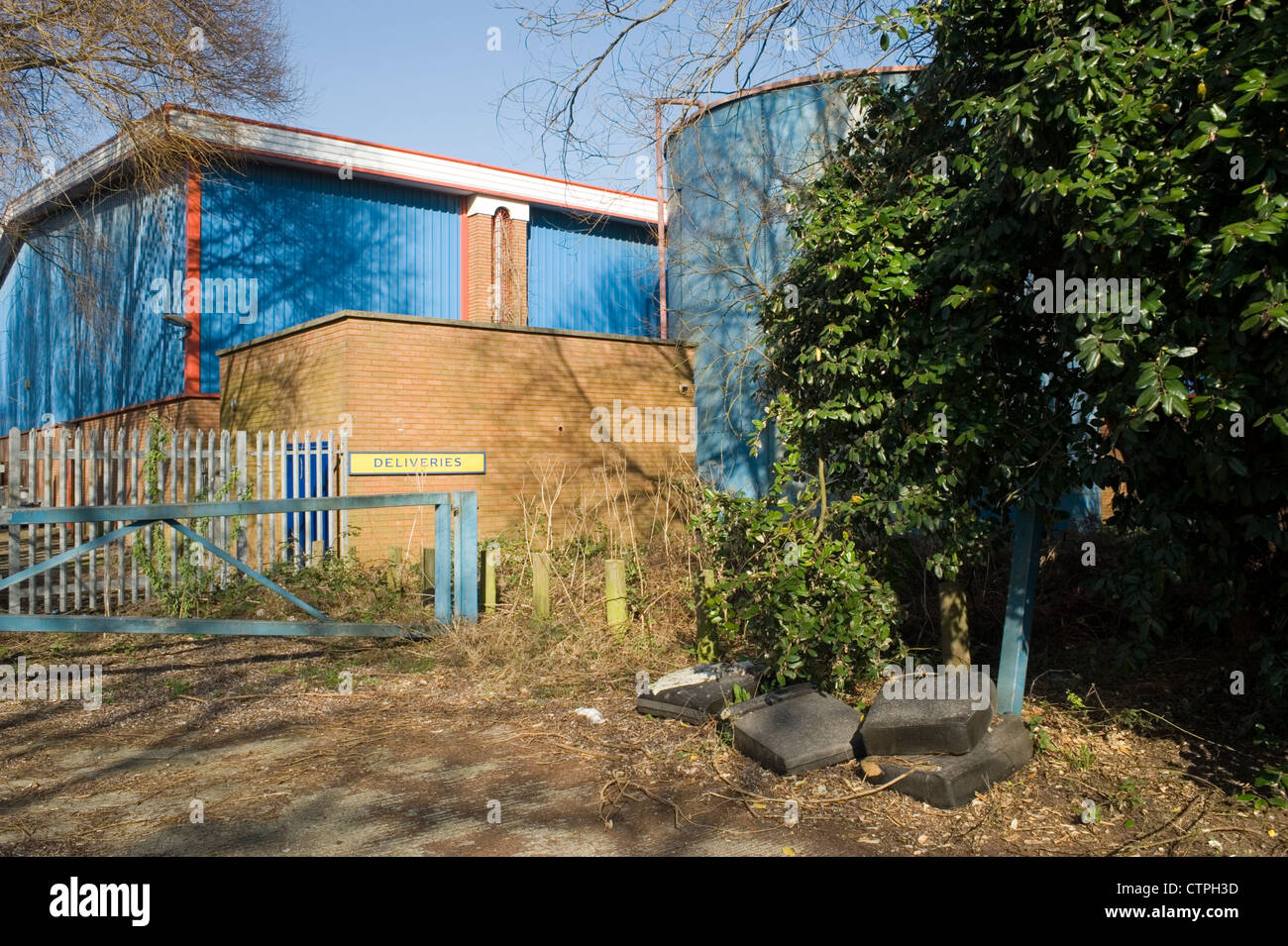 Industrial estate abandoned hi-res stock photography and images - Alamy