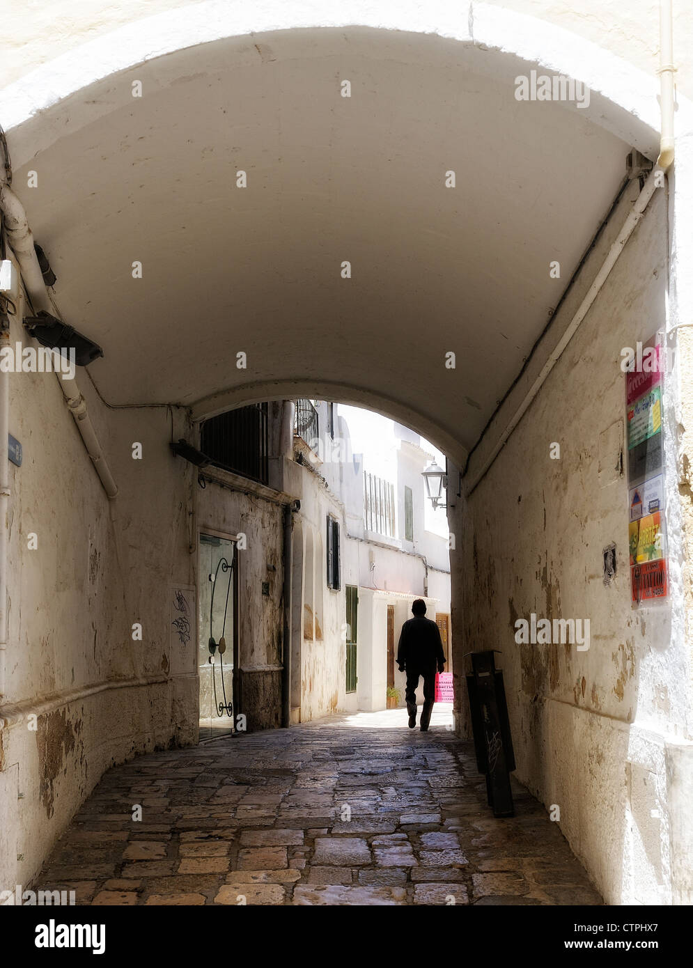 Walking in dark alley way hi-res stock photography and images - Alamy