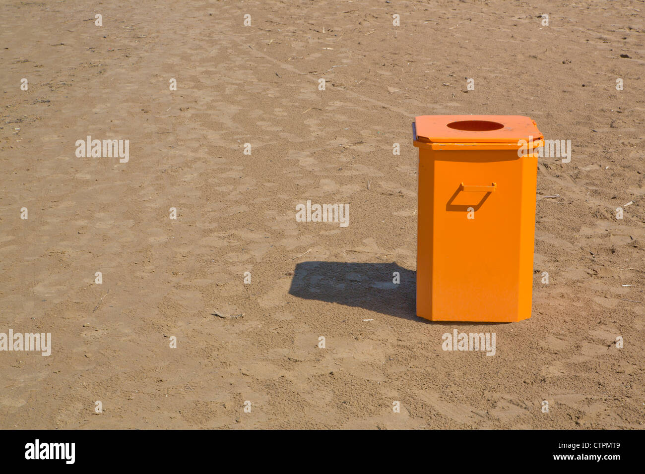 Empty basket in middle hi-res stock photography and images - Alamy