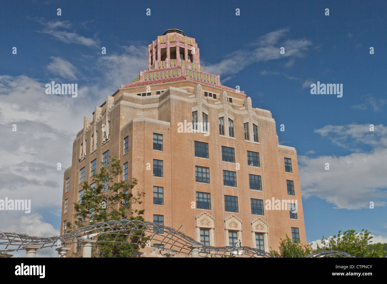 Art deco high rise building hi-res stock photography and images - Alamy